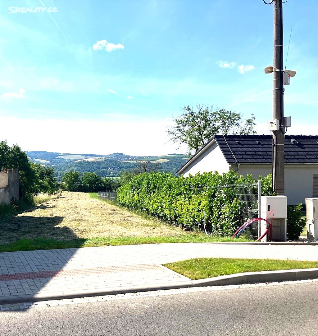 Prodej stavebního pozemku 1 550 m², Kvítkovská, Pohořelice • Sreality.cz