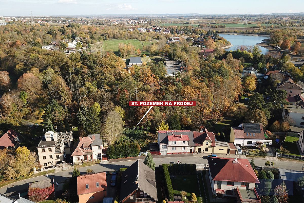 Prodej stavebního pozemku 934 m², Strouhalova, Praha - Kunratice • Sreality.cz