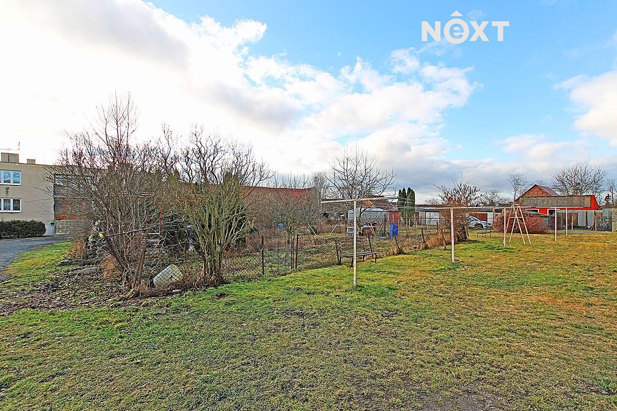 Prodej stavebního pozemku 2533 m², Kněževes • Sreality.cz