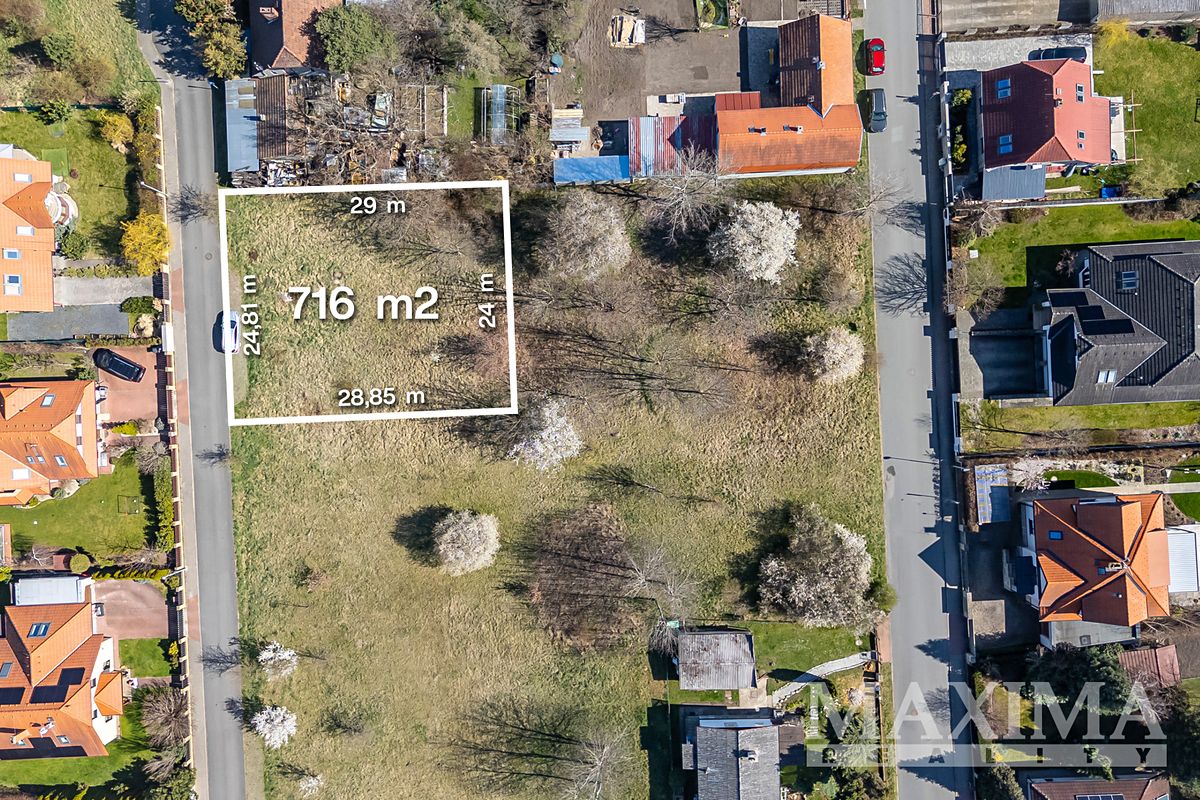 Prodej stavebního pozemku 716 m², Dražická, Praha - Újezd nad Lesy • Sreality.cz