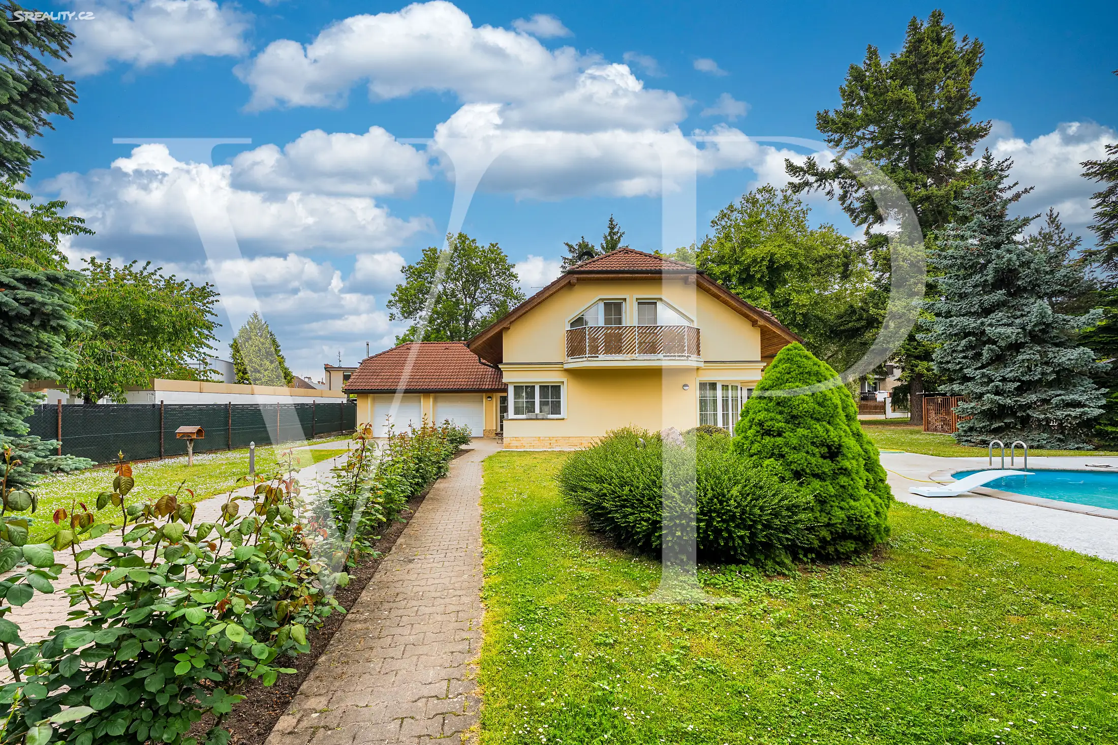 Prodej rodinného domu 350 m², pozemek 1991 m², Nymburk • Sreality.cz