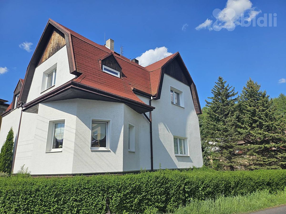 Prodej rodinného domu 240 m², pozemek 705 m², Hrob - Mlýny • Sreality.cz