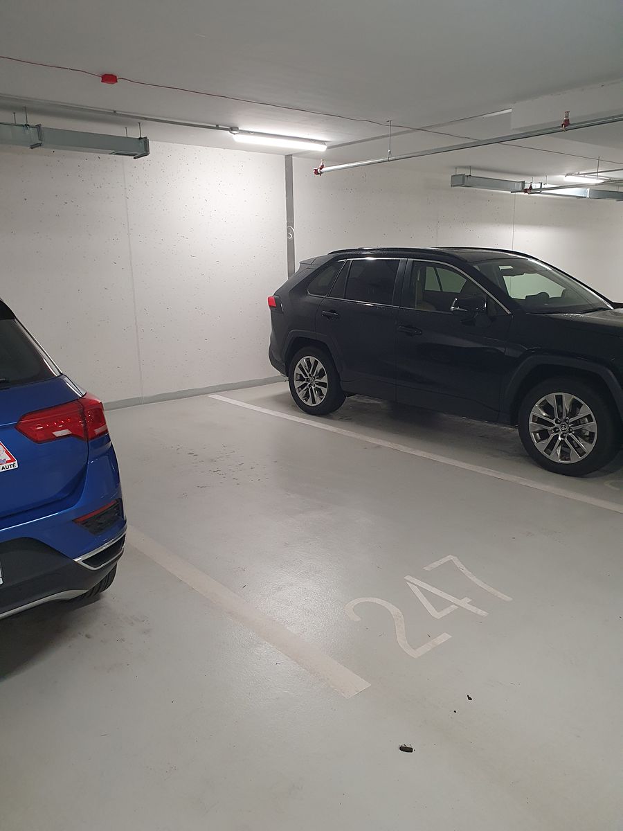 Pronájem garážového stání 10 m², Smržových, Praha - Vysočany • Sreality.cz