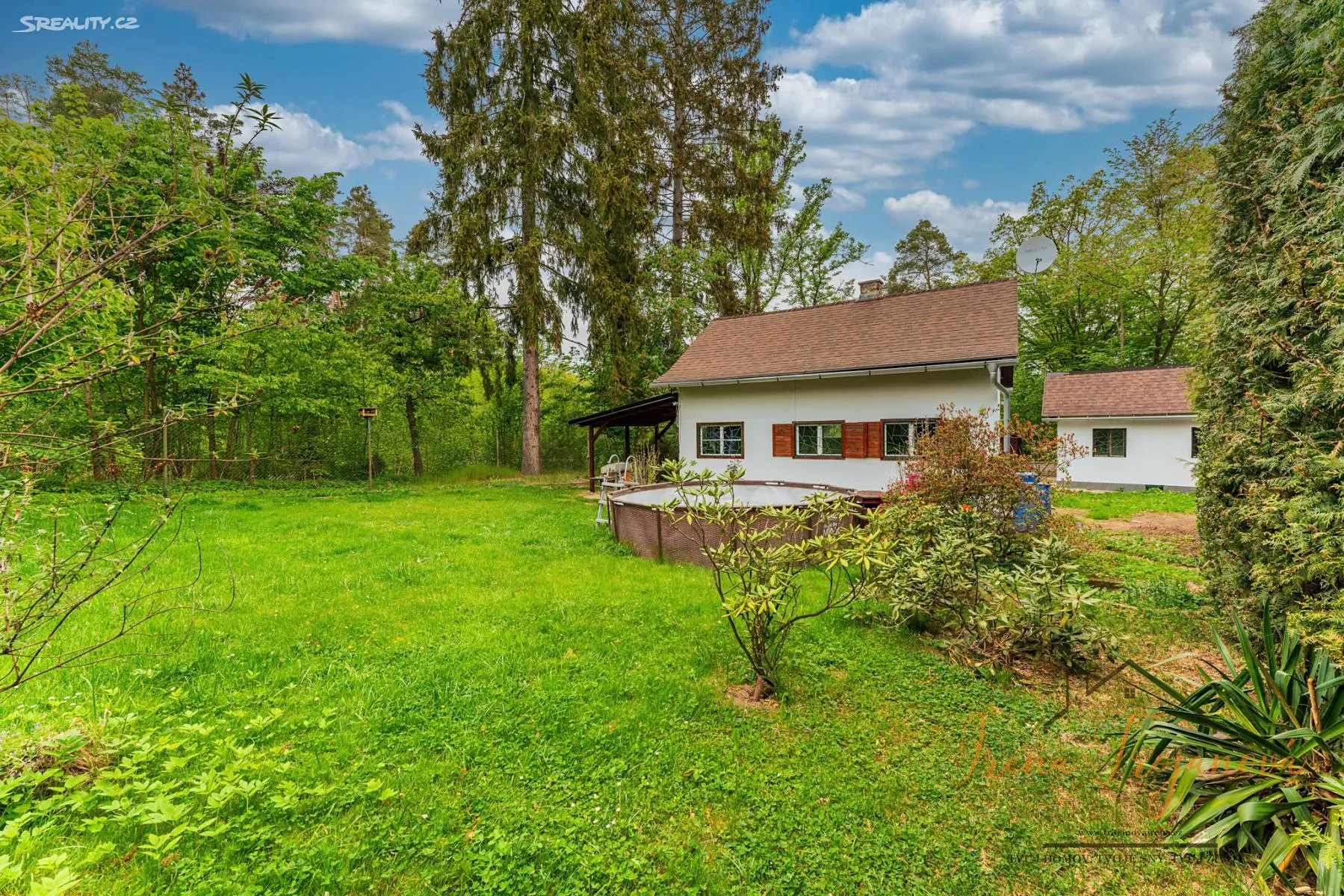 Prodej chaty 45 m², pozemek 967 m², Lešany - Břežany • Sreality.cz