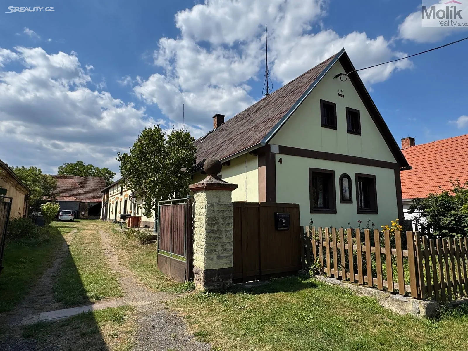 Prodej rodinného domu 300 m², pozemek 321 m², Velečín • Sreality.cz