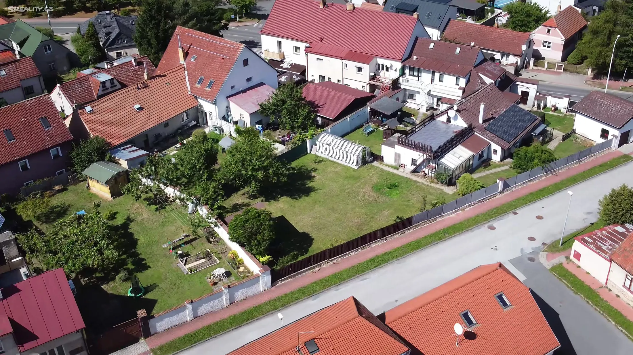 Prodej stavebního pozemku 406 m², Ke Kaménce, Praha - Řepy • Sreality.cz