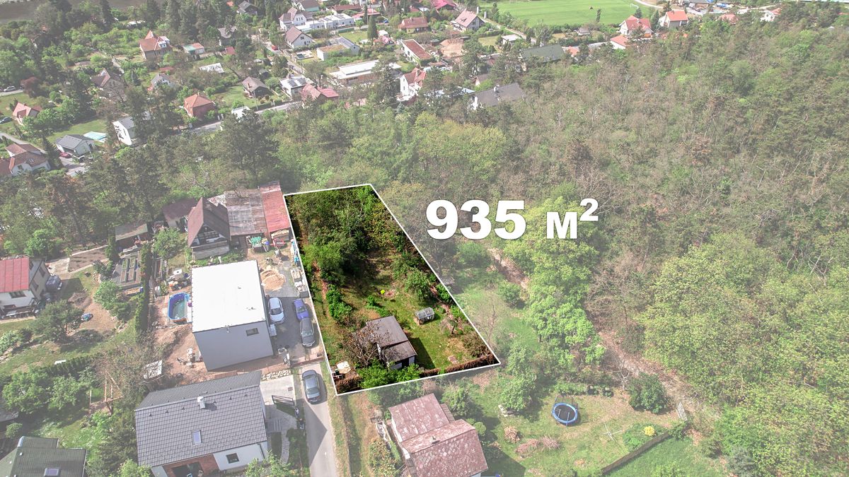 Prodej stavebního pozemku 935 m², Zahrádky, Husinec - Řež • Sreality.cz