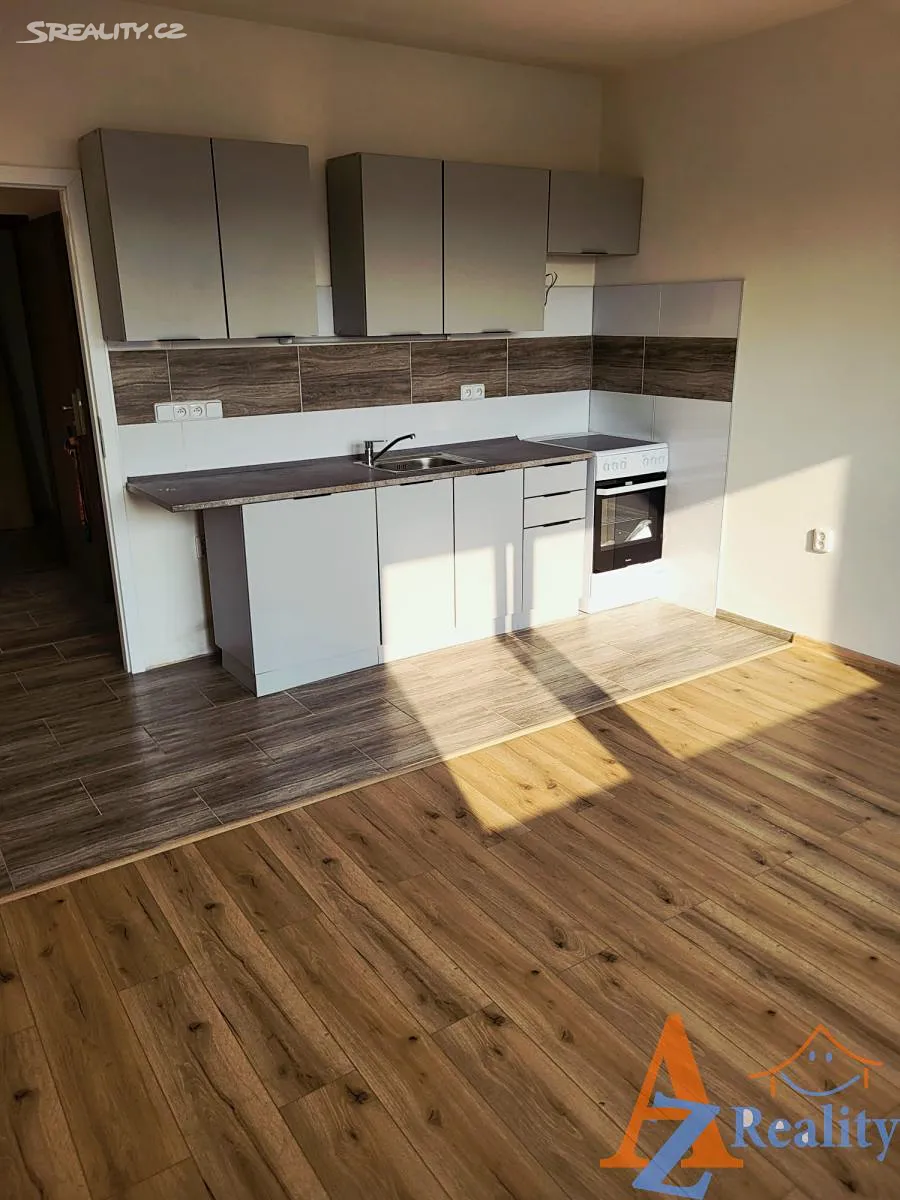Pronájem bytu 2+kk 40 m², V Sídlišti, Děčín - Děčín XXXII-Boletice nad ...