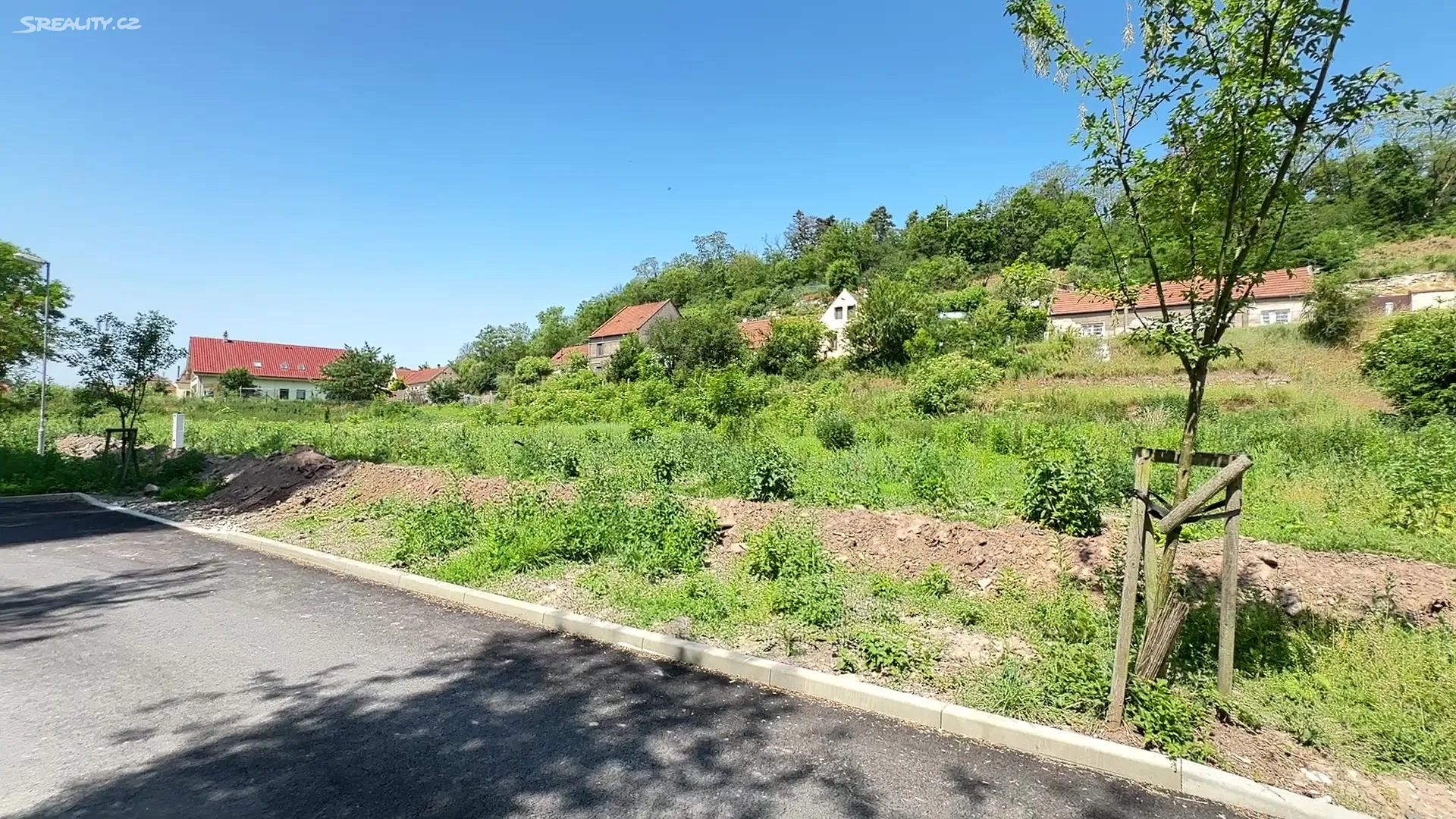 Prodej stavebního pozemku 783 m², Zvoleněves • Sreality.cz