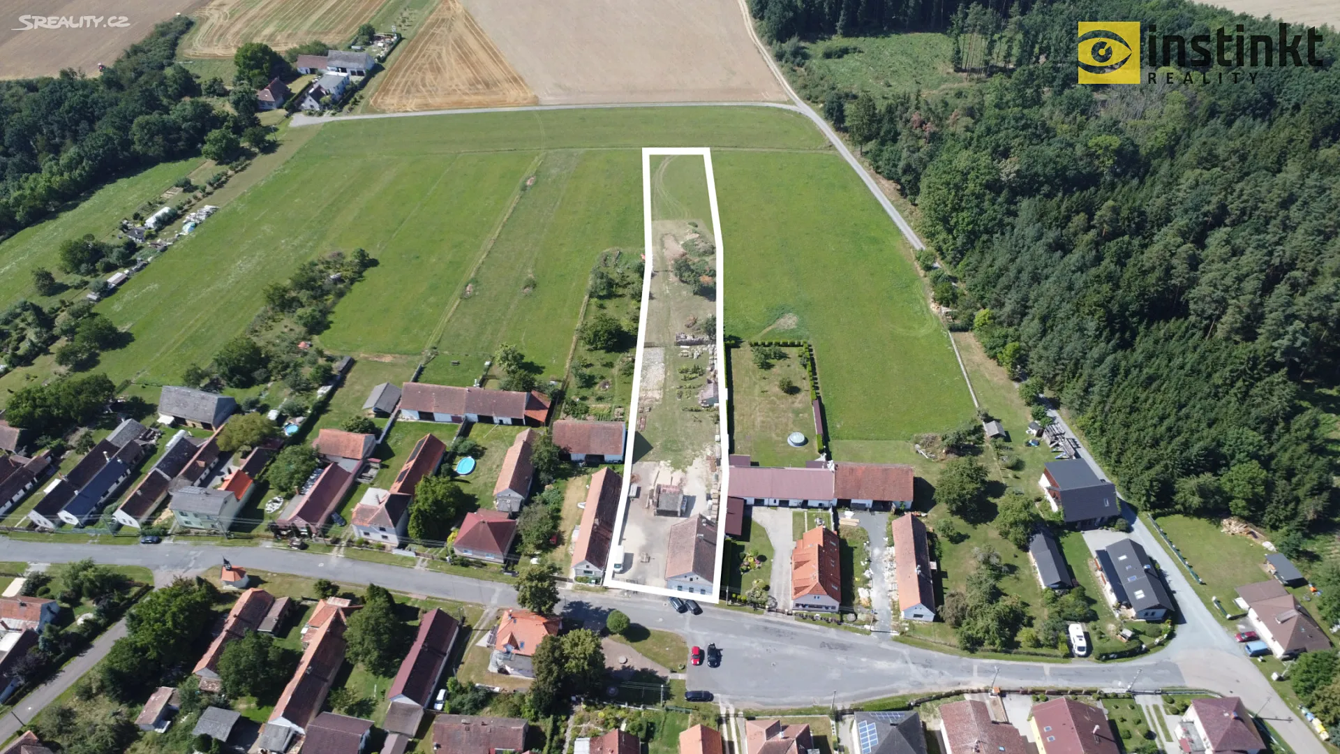 Prodej stavebního pozemku 4254 m², Chlumčany - Hradčany • Sreality.cz