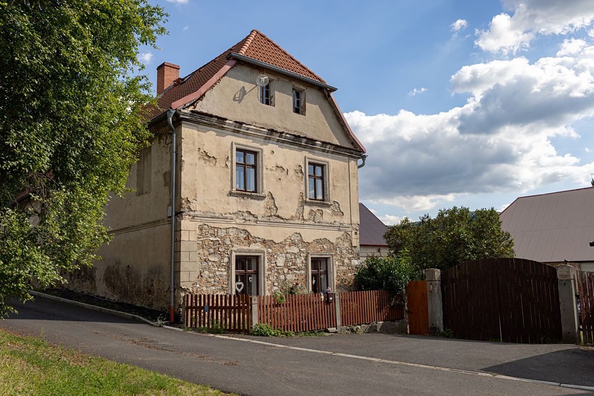 Prodej vícegeneračního domu 240 m², pozemek 3749 m², Bžany • Sreality.cz