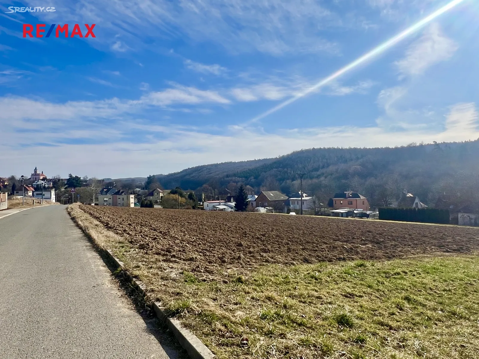 Prodej stavebního pozemku 1000 m², Zlín • Sreality.cz