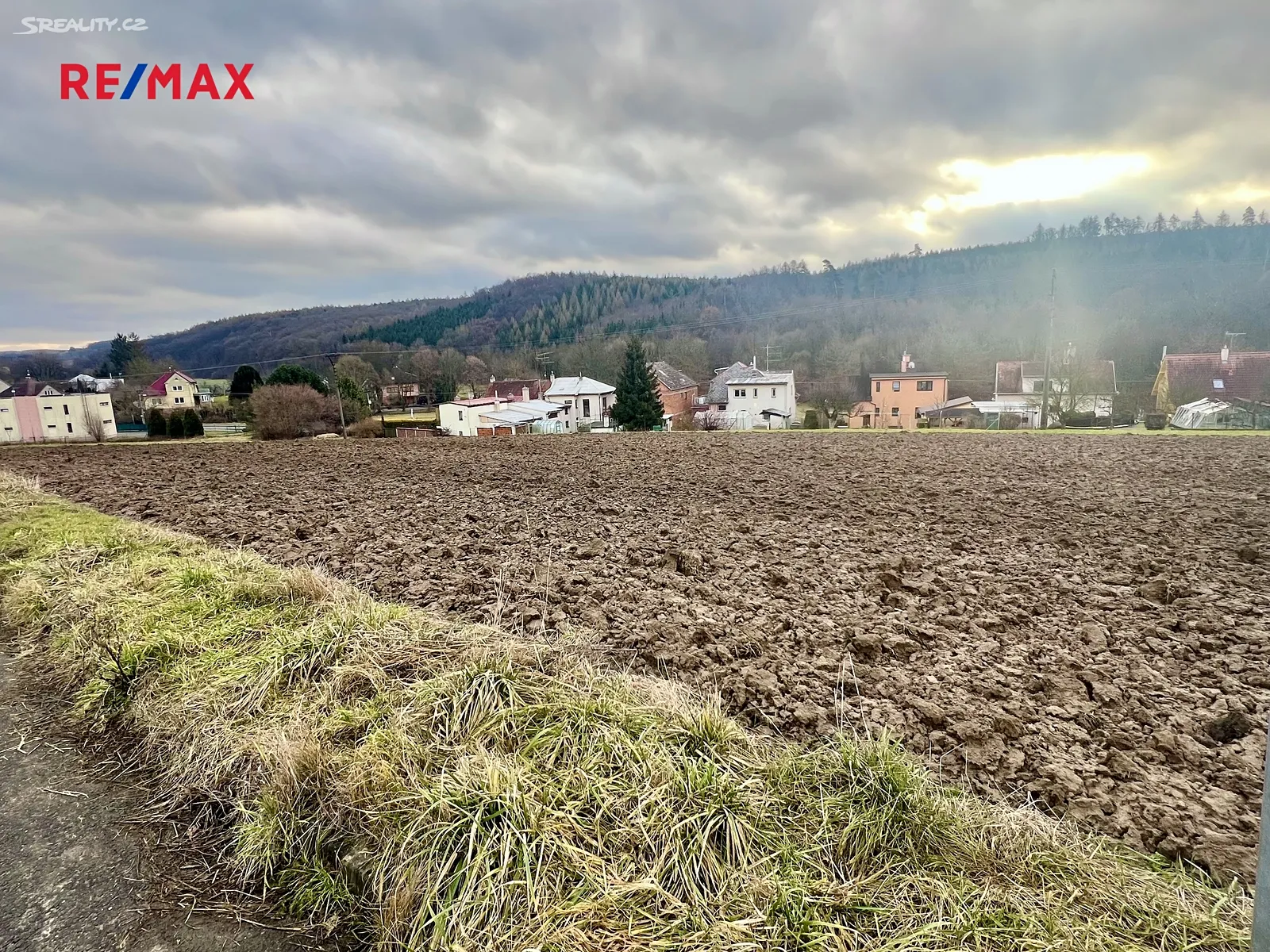 Prodej stavebního pozemku 1000 m², Zlín • Sreality.cz