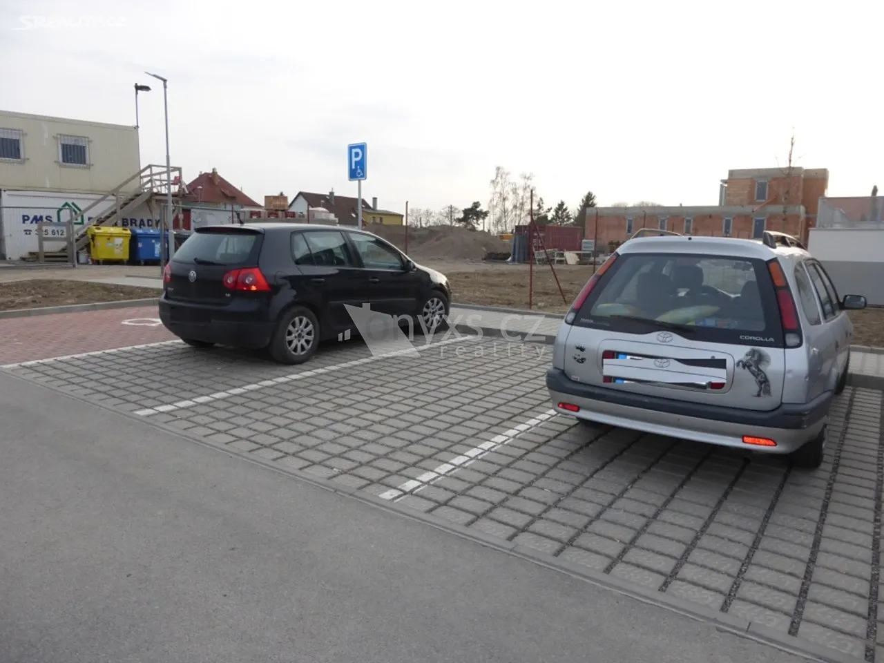 Pronájem garážového stání 12 m², Želetická, Praha - Sobín • Sreality.cz