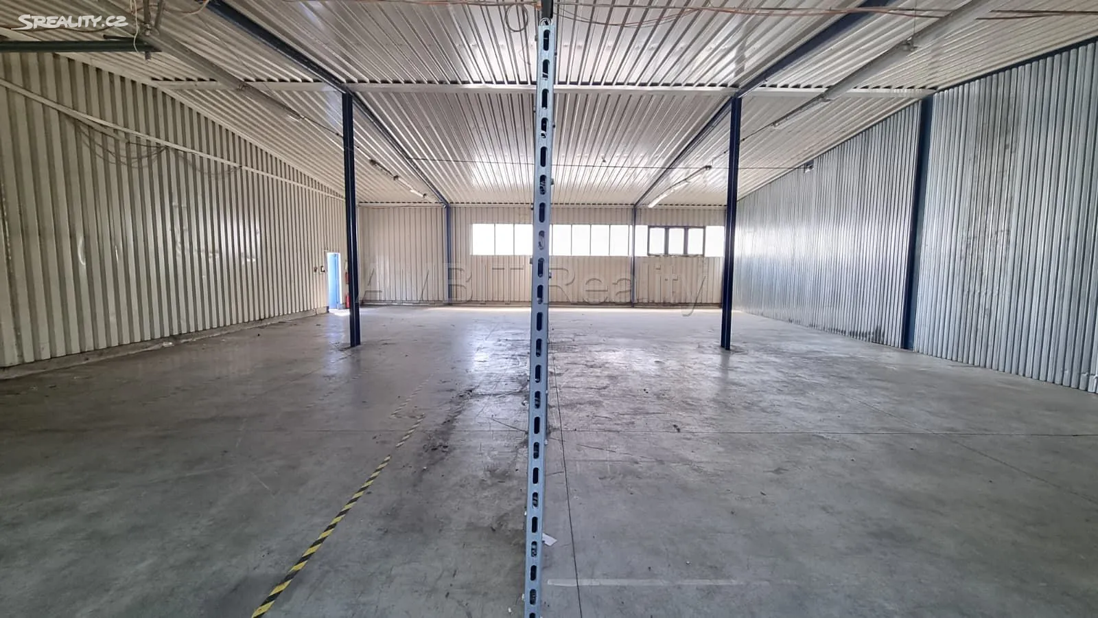 Pronájem výrobní haly, prostoru 250 m², Poděbradská, Praha • Sreality.cz
