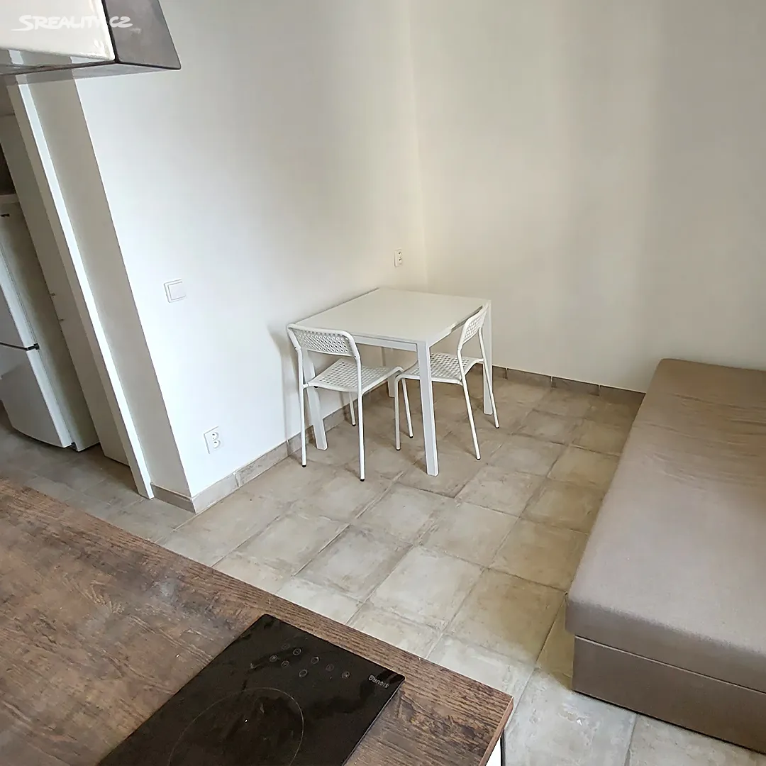 Pronájem bytu 1+kk 20 m², 9. května, Hořovice • Sreality.cz