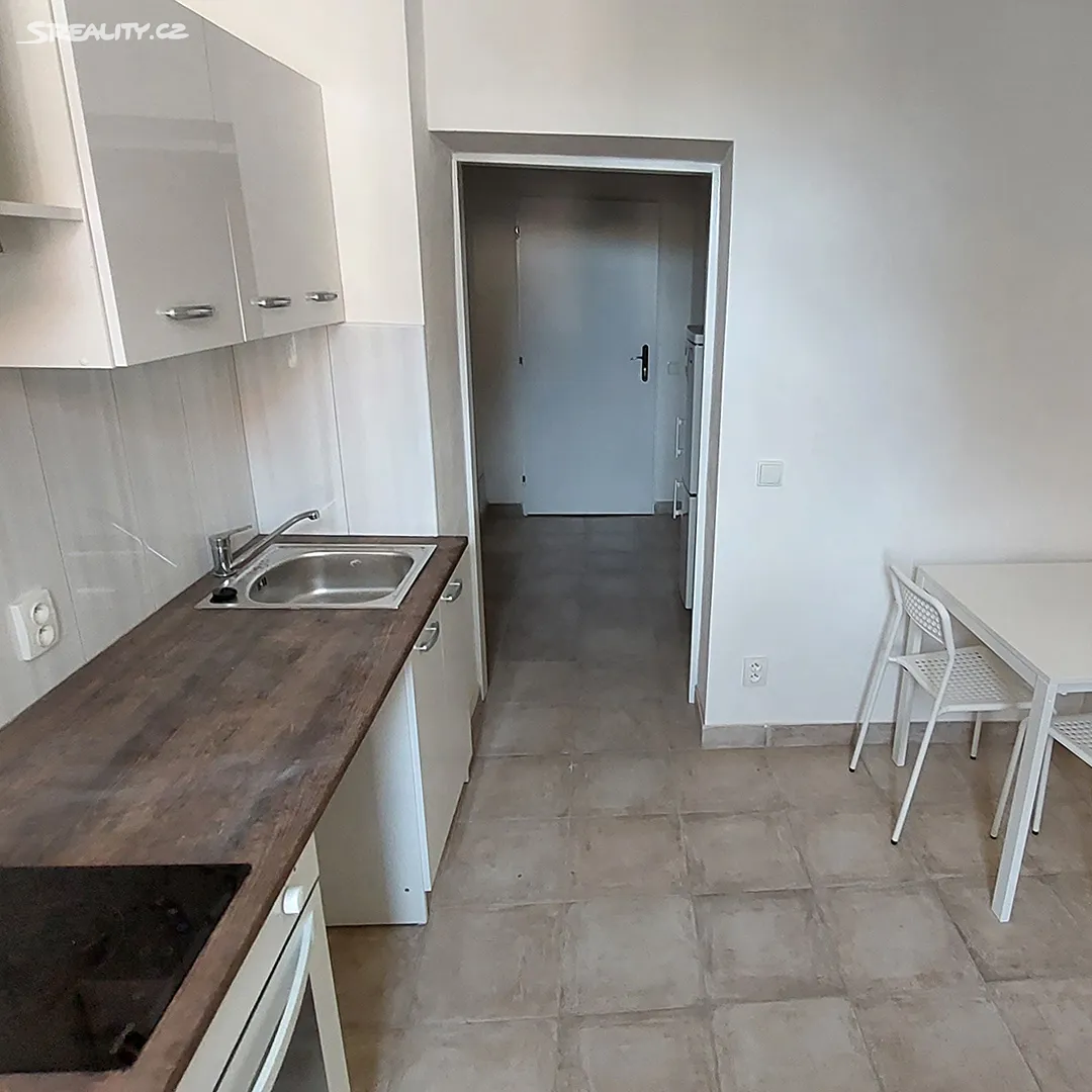 Pronájem bytu 1+kk 20 m², 9. května, Hořovice • Sreality.cz