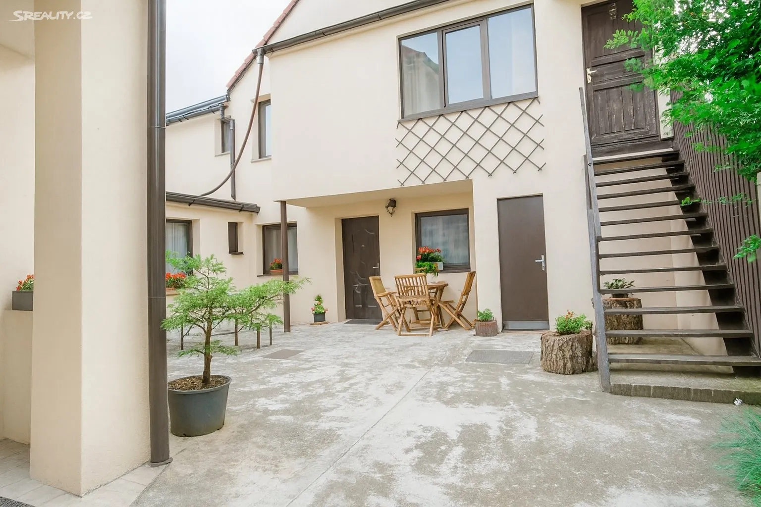 Prodej rodinného domu 277 m², pozemek 411 m², Starochodovská, Praha ...