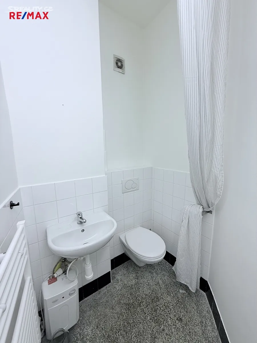 Pronájem obchodního prostoru 18 m², Na Malovance, Praha - Střešovice ...