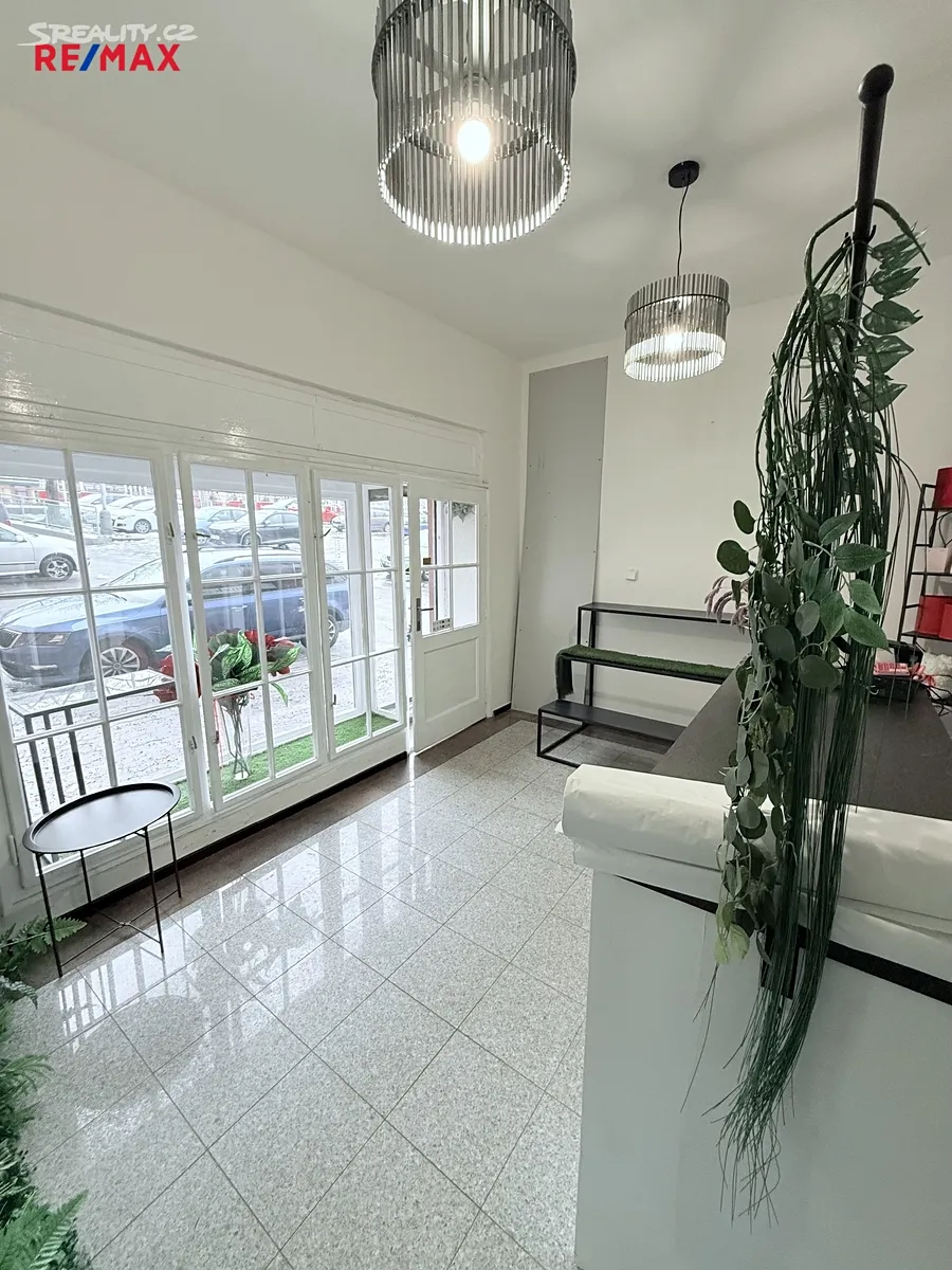 Pronájem obchodního prostoru 18 m², Na Malovance, Praha - Střešovice ...