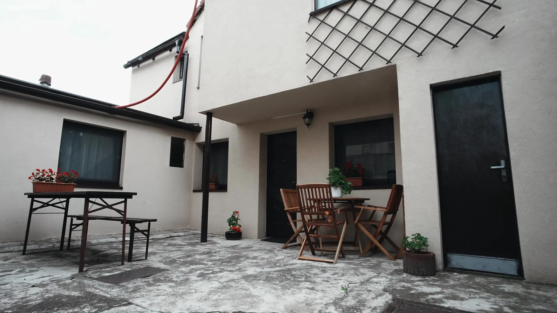 Prodej rodinného domu 277 m², pozemek 411 m², Starochodovská, Praha ...