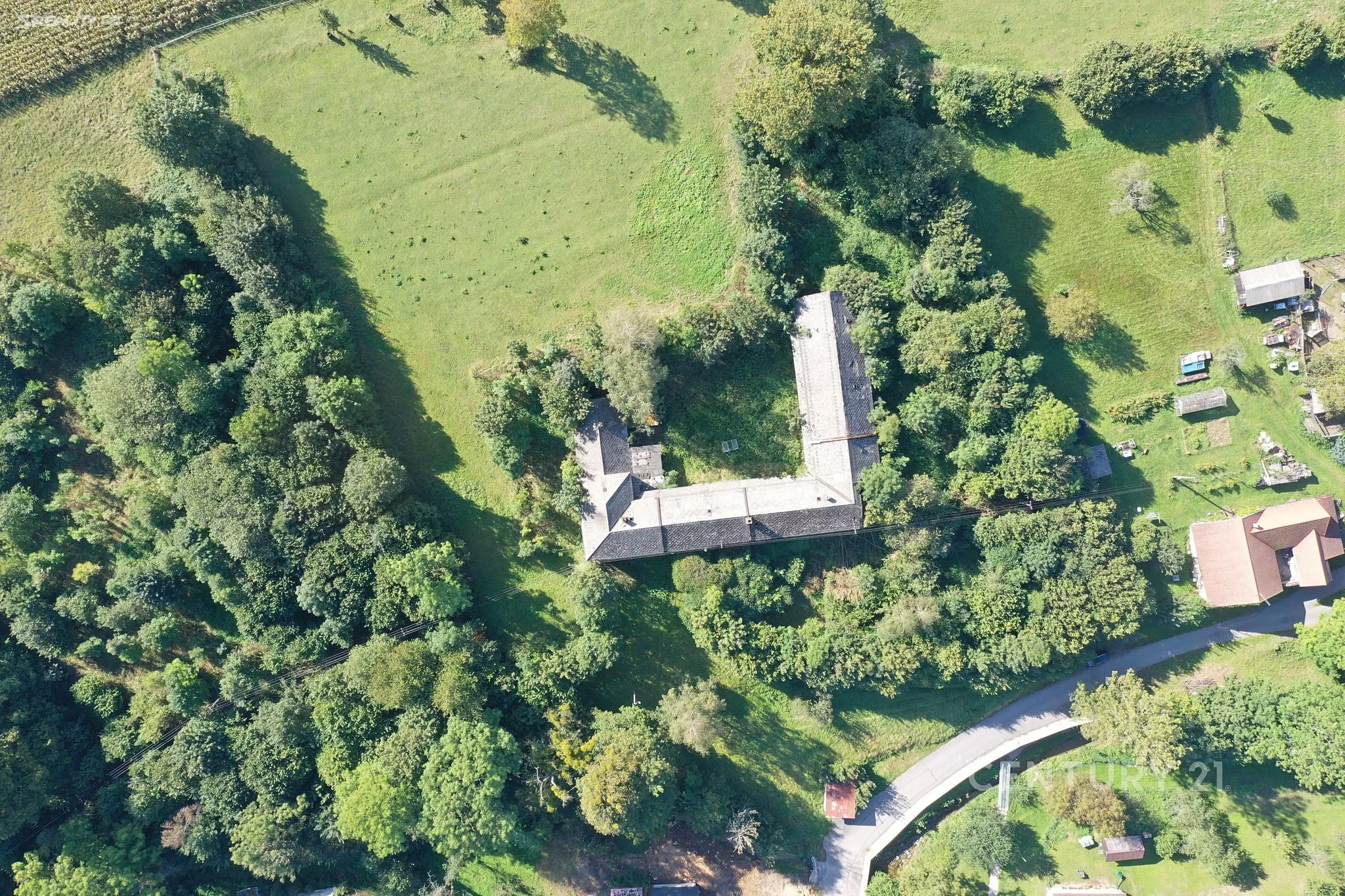 Prodej zemědělské usedlosti 996 m², pozemek 1547 m², Karle • Sreality.cz