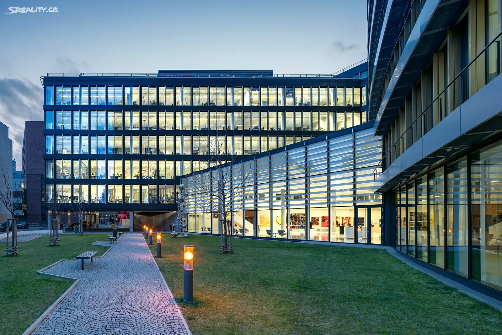 Pronájem kanceláře 860 m², Pikrtova, Praha - Nusle • Sreality.cz