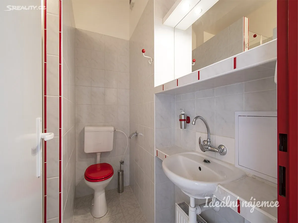 Pronájem bytu 1+kk 24 m², Na Hubálce, Praha - Střešovice • Sreality.cz