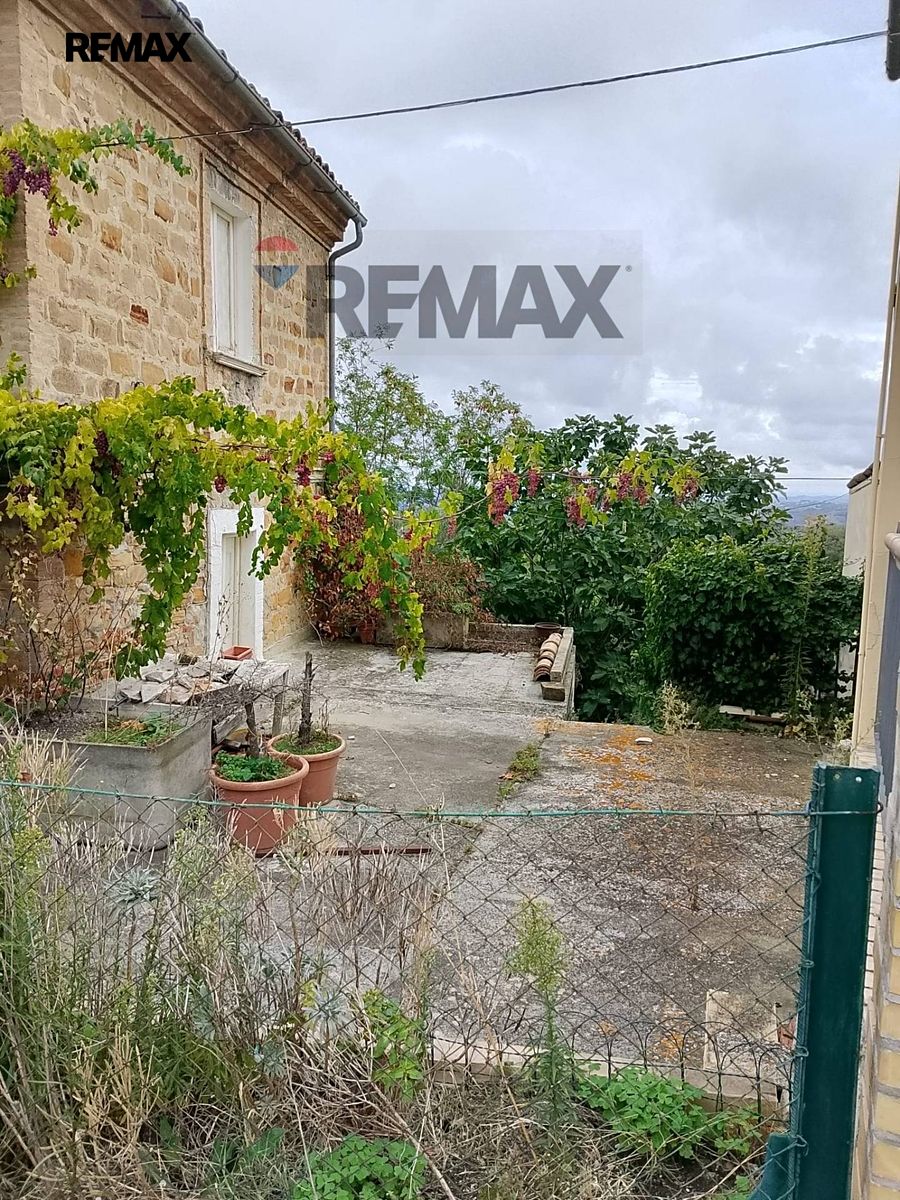 Prodej vily 134 m², pozemek 147 m², Penne, Itálie • Sreality.cz