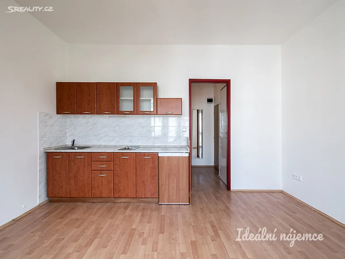 Pronájem bytu 1+kk 24 m², Na Hubálce, Praha - Střešovice • Sreality.cz