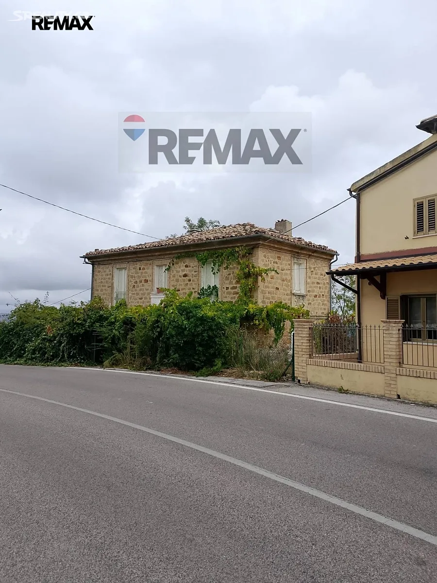Prodej vily 134 m², pozemek 147 m², Penne, Itálie • Sreality.cz