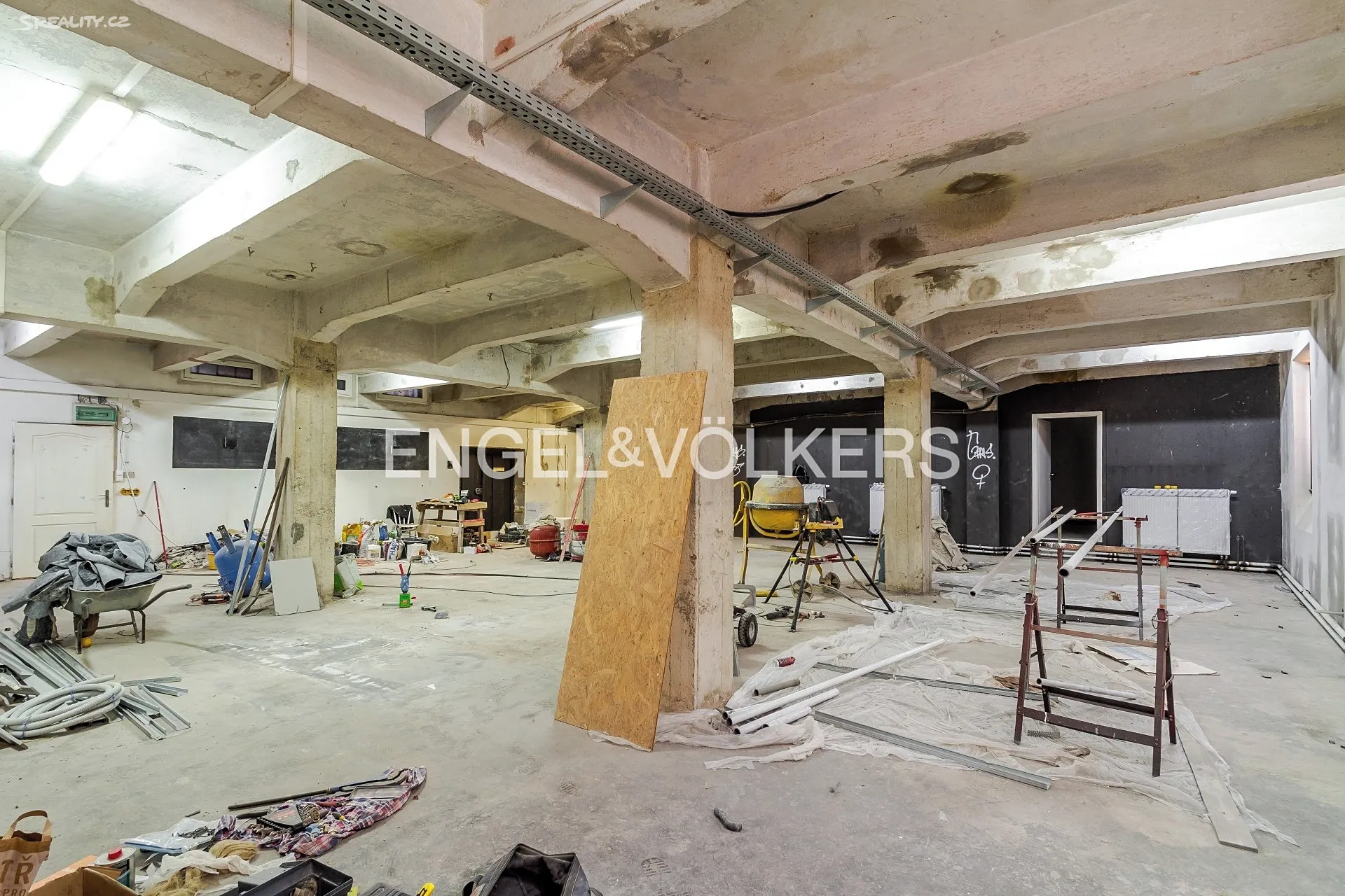 Pronájem výrobní haly, prostoru 358 m², Pernerova, Praha - Karlín ...