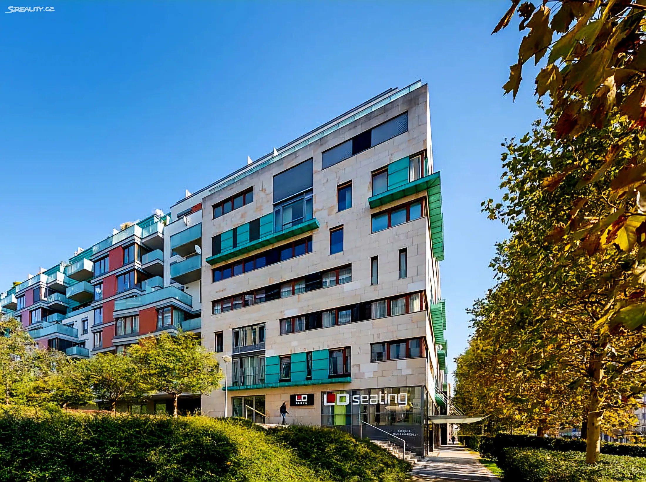 Pronájem garážového stání 15 m², Rohanské nábřeží, Praha - Karlín ...
