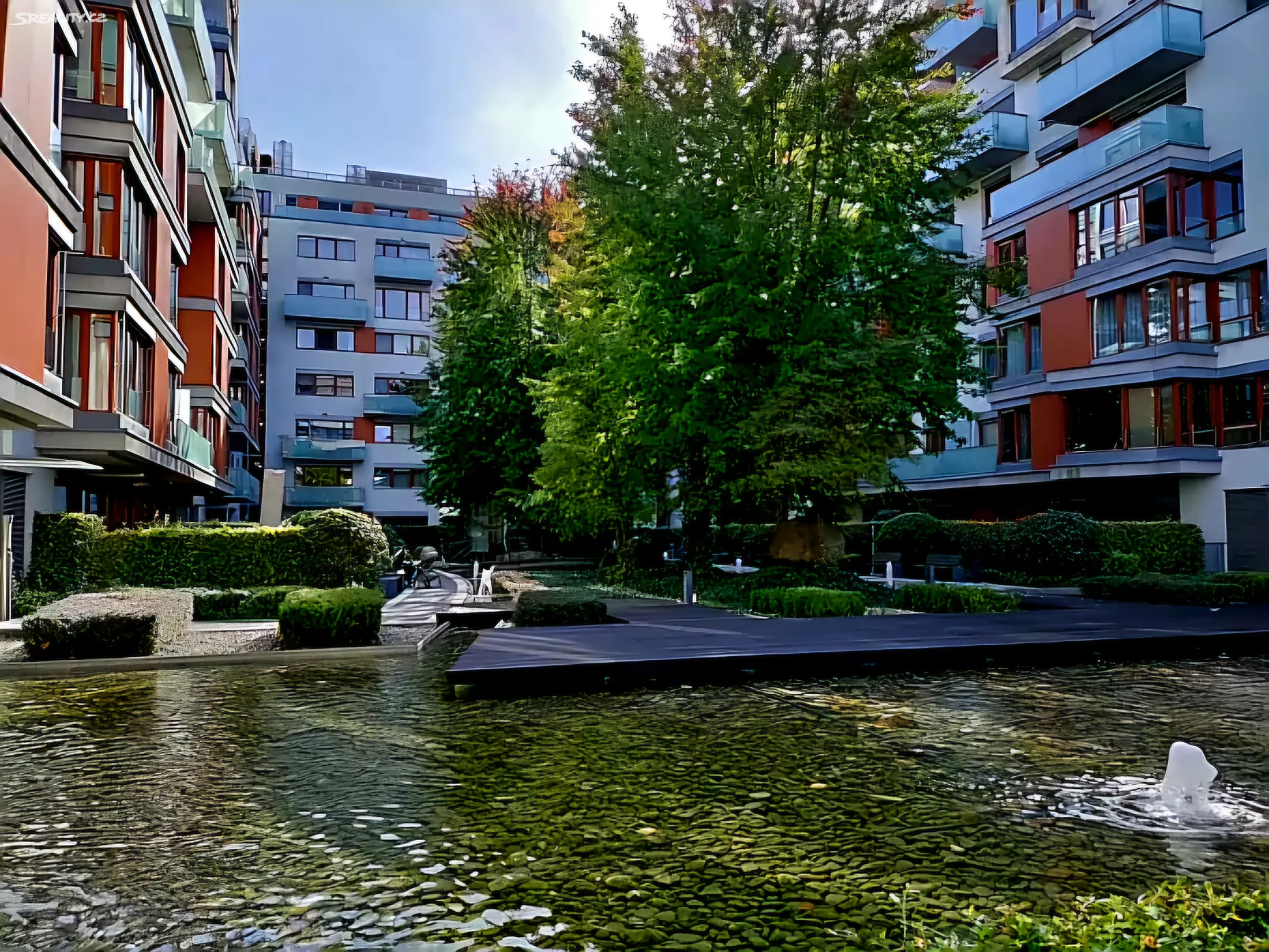 Pronájem garážového stání 15 m², Rohanské nábřeží, Praha - Karlín ...